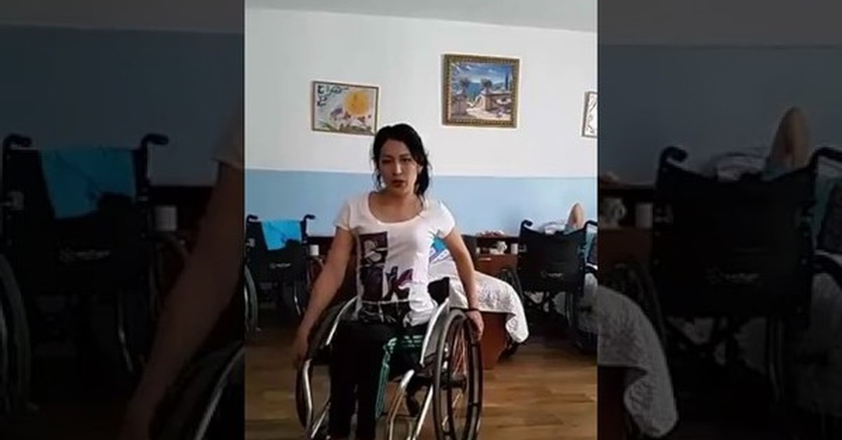 Танец девушки в инвалидной коляске Пикабу