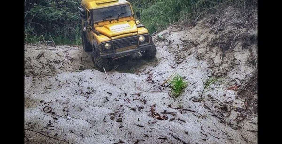 Радиоуправляемые модели Toyota HiLux, Land Rover Defender | Пикабу